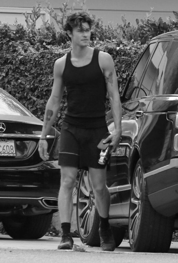 The Dramatic Classic Kibbe Body Type: The Most Complete Guide - Our ...