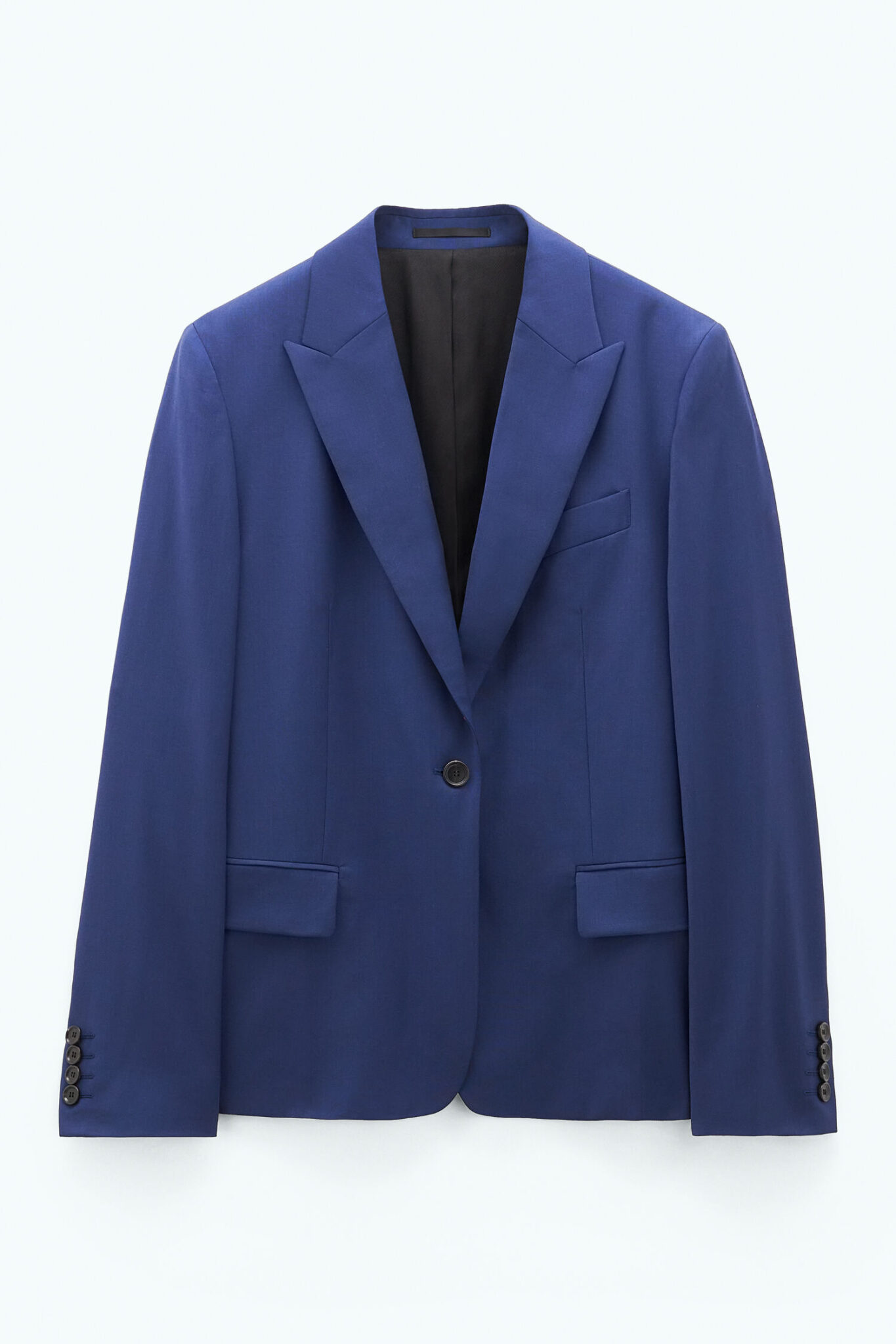 how to wear the dramatic essence in your everyday life - Our Fashion Garden